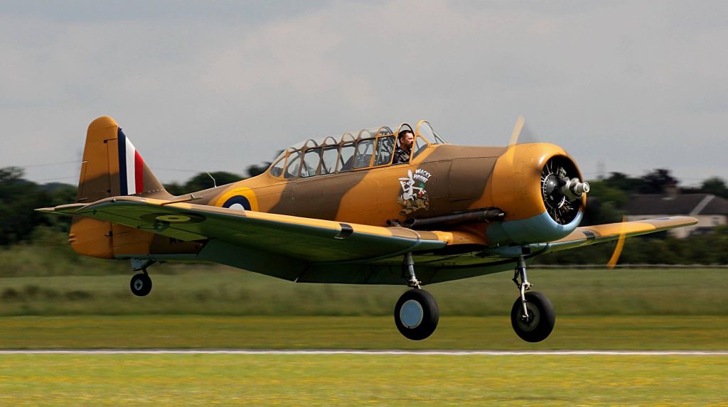 Harvard landings - Andy Goodall - Warbird Experience T6 Texan Warbird ...