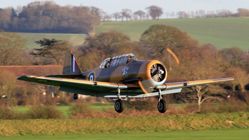 FLYING THE T6 FROM THE BACK - Warbird Experience Warbird Experience