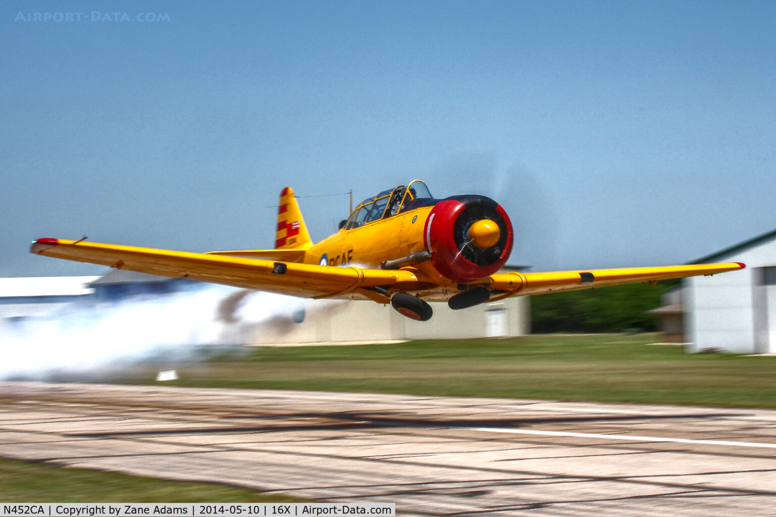 USA AMERICAN HARVARDS - T6 Harvard UK Warbird Experience